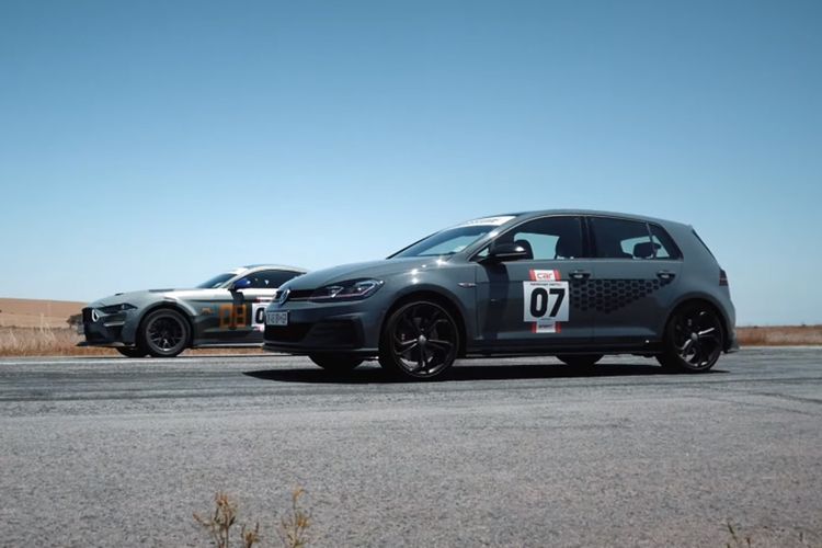 Melihat Drag Race Antara RTR Ford Mustang Spitfire dengan VW Golf GTI TCR!