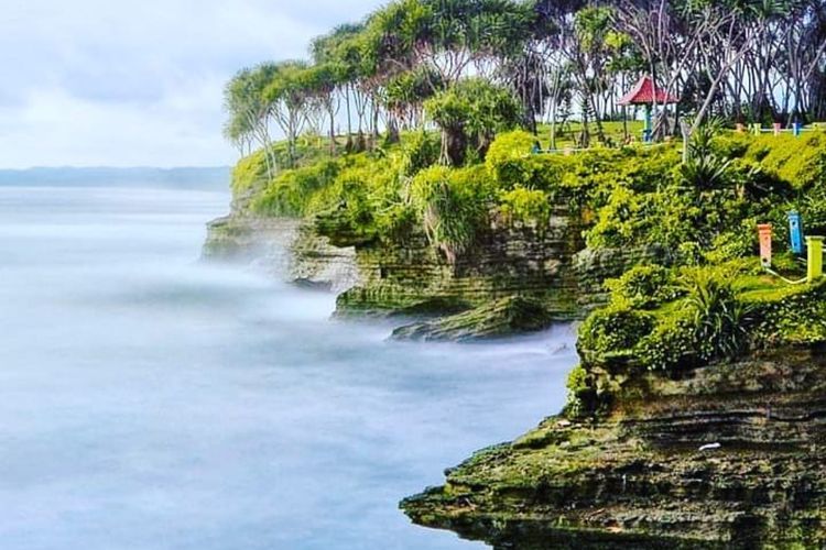 Pantai Batu Hiu Pangandaran, Spot Instagramable di Jabar dengan Beragam ...