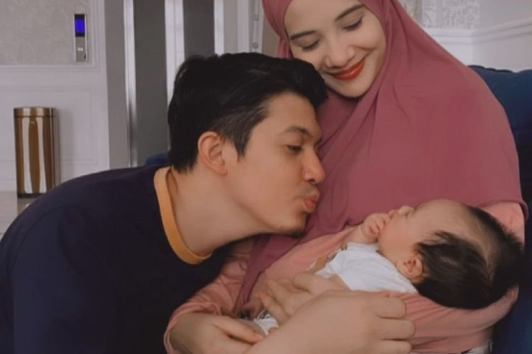 Potret Zaskia Sungkar Gendong Bayi Bikin Netizen Heboh, Disangka Sudah Lahiran