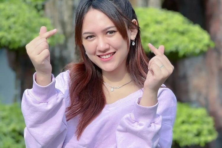 Happy Asmara Pose Mangap Pegang Pinggang Jadi Sorotan: Cantik-cantik ...