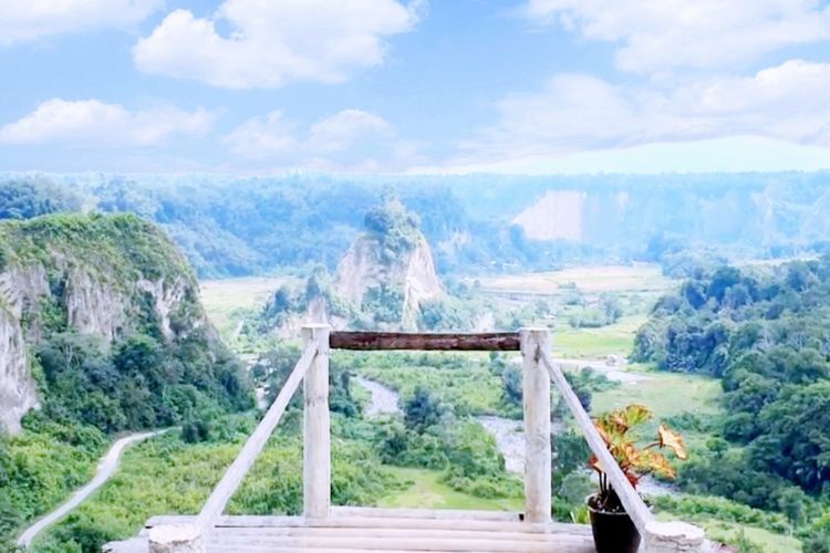 Jalan-jalan ke Puncak Taruko, Spot Foto Paling Hits di Bukittinggi