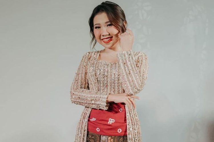 Kiky Saputri Anggun Pakai Kebaya Lamarannya yang Gagal: Tuhan Punya Rencana Lebih Baik