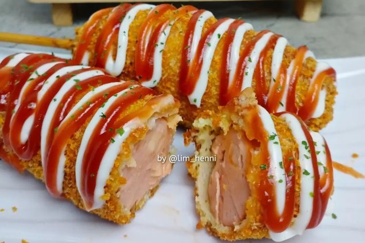 Resep Corndog Sosis Keju Mozarella yang Lumer di Mulut, Enak!