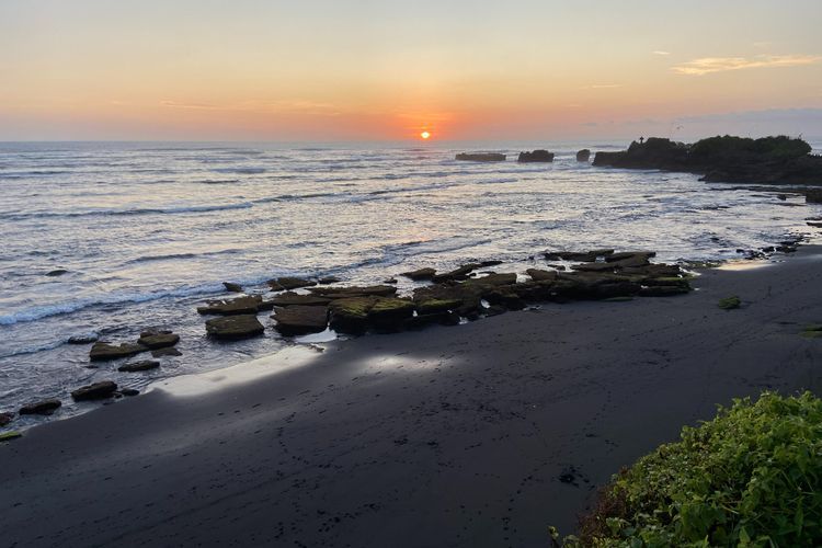 Sunset Spot Cemagi, Hidden Gem Baru di Bali yang Tiket Masuk Cuma Rp2 Ribu!