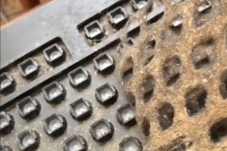 Satisfying Banget! Intip Keseruan Angkat Debu yang Menempel di Keyboard ...