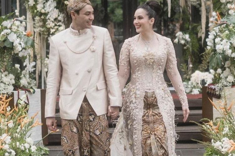 Chelsea Islan dan Rob Clinton Resmi Menikah di Katedral, Dihadiri ...