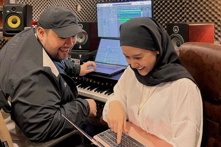 Jawab Pertanyaan soal Nikah Siri dengan Didi Mahardika, Cita Citata Pamer Buku Nikah