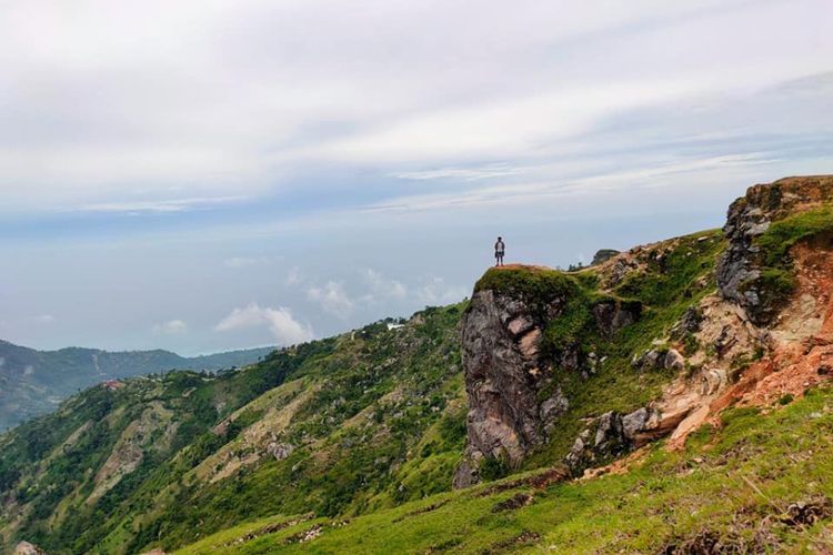 Pesona Fatu Ulan Negeri di Atas Dongeng dari NTT, Hamparan Bukit Hijau ...