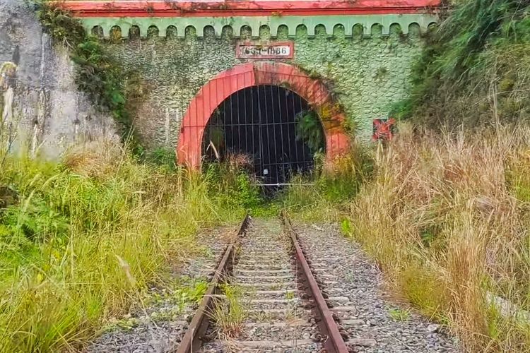 Misteri Terowongan Ijo: Kisah Angker Terowongan Kereta Api Legendaris ...