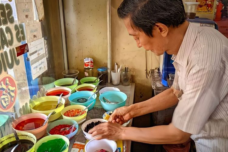 Es Buntin, Jualan di Depan Kelenteng Bentuknya Unik dengan Macam-macam ...