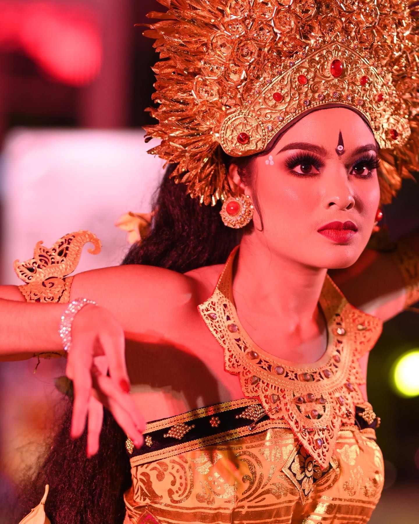 Kisah Inspiratif Cicit Presiden Soekarno, Syandria Kameron dalam Seni ...