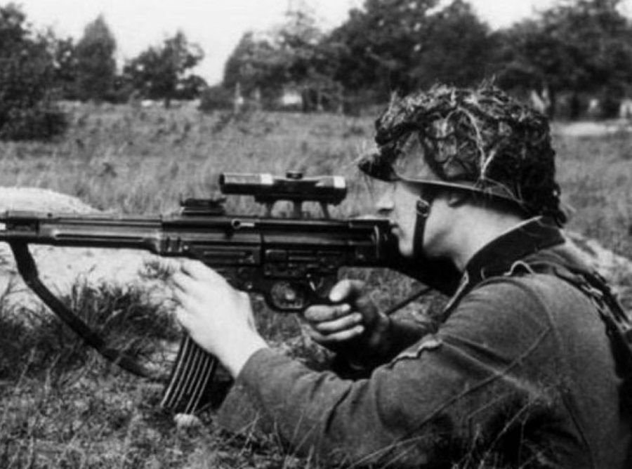 Mengenal StG-44, Senapan Serbu Pertama di Dunia Asal Jerman: Inspirasi ...