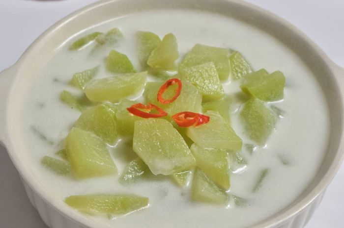 7 Resep Sayuran Berkuah Sederhana, dari Bening sampai Santan!