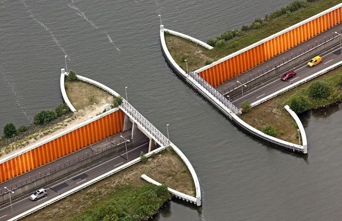 Jembatan Air di Atas Jalan? Inilah Keunikan Akuaduk Veluwemeer di Belanda