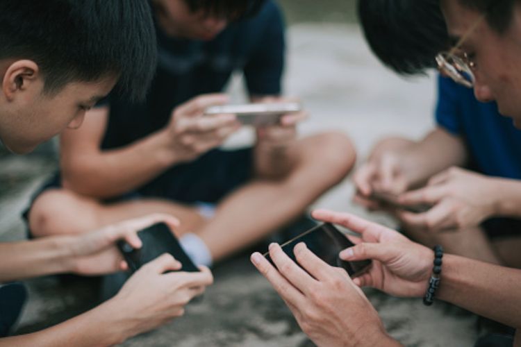Banyak Remaja yang Lebih Suka Main Game Ketimbang Belajar, Psikolog ...