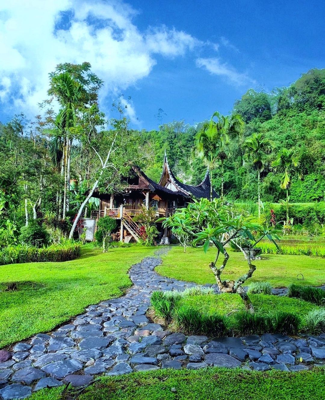 Keren, Taruko Cafe and Resto Bukittinggi Beri Sensasi Ngopi di Dasar Lembah